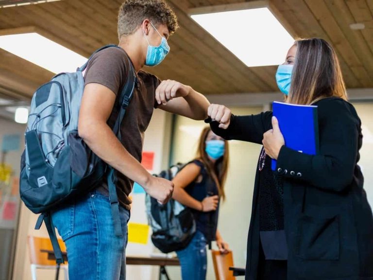 6 Fun Morning Greetings For Students At Your Classroom Door - Plus ...